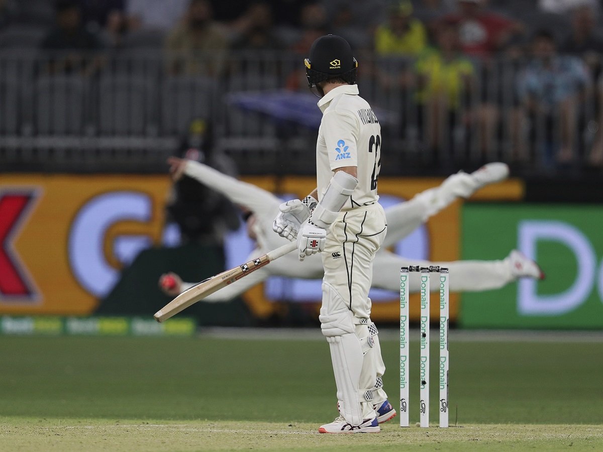 Steve Smith grabs a sensational one-handed catch to send Kane ...